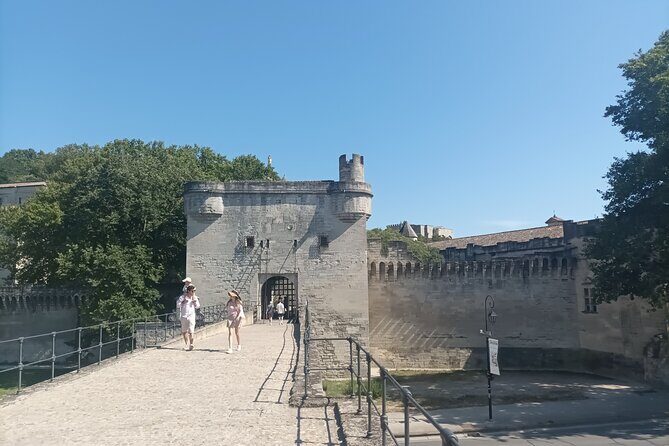 Private tour in Avignon and Pont du Gard - Lunch and Rest Stops