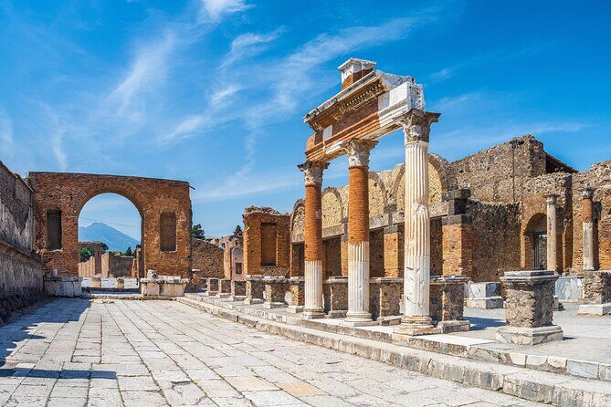 Private Tour in Pompeii and Vesuvius - The Journey Begins: Pickup and First Stop at Pompeii