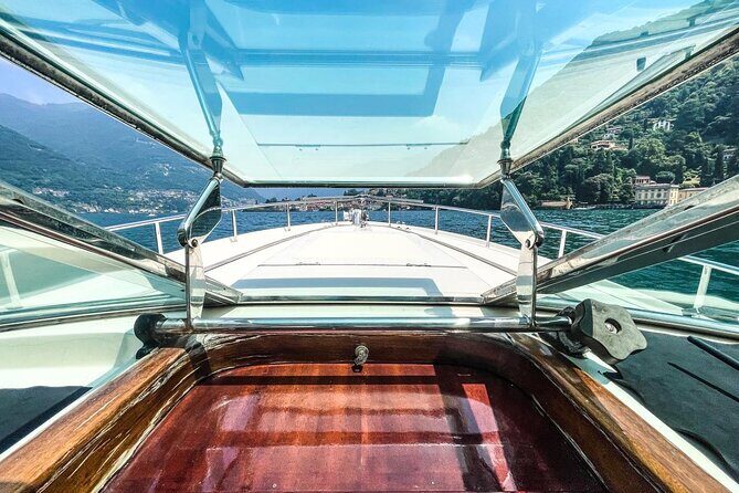 Private tour on "Colombo 31 HT" the Hollywood star boat - Frequently Asked Questions