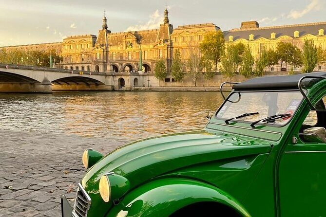 Private tour Paris Little-known places 2 hours in Citroën 2CV - An Authentic Alternative to Big Tours