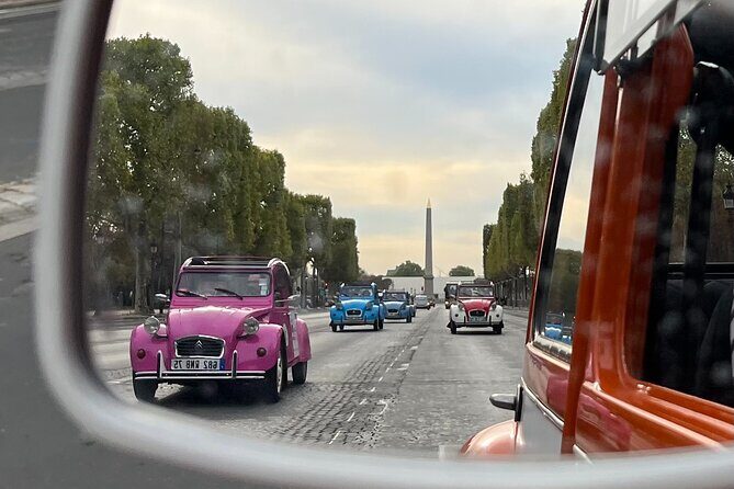 Private tour Paris Little-known places 2 hours in Citroën 2CV - The Driving Experience: Vintage Car & Tour Dynamics