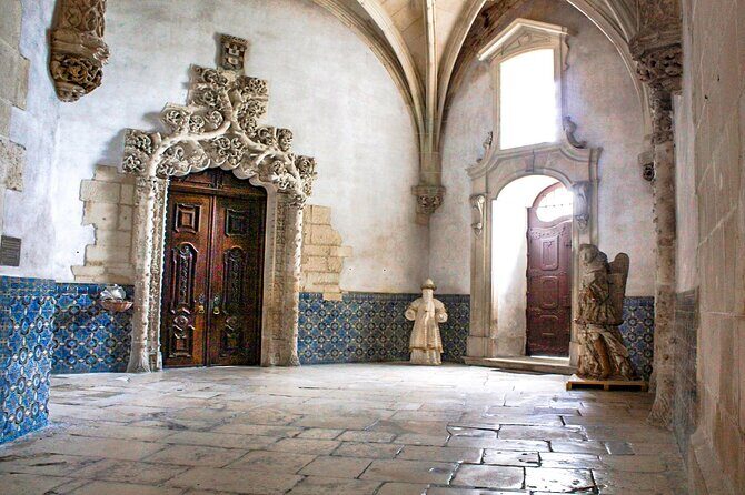 Private Tour to Nazaré and Alcobaça, giant waves and a monastery - FAQs