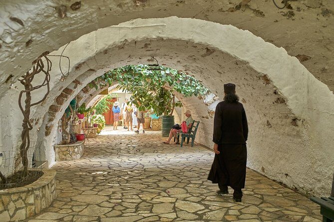 Private tour to Palaiokastritsa beach and Lakwnes village - Key Points