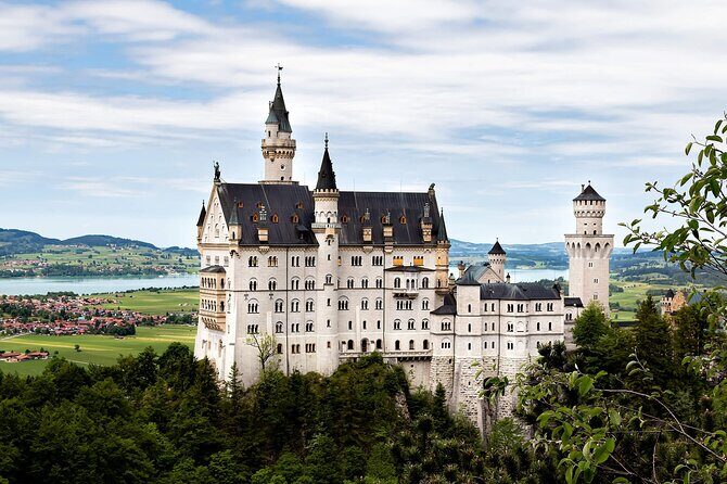 Private Tour to Royal Castle of Neuschwanstein and Hohenschwangau - Key Points