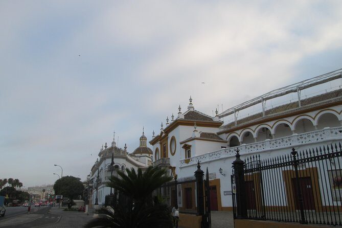 Private tour to the bullring La Maestranza - Exploring the Bullfighting Ring and Corridors