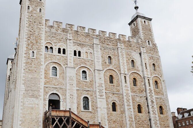 Private Tour: Tower of London with Private Guide - Walls, Towers, and the Inner Courtyard  