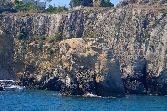 Private tour with fish products and full beverage. - Key Points