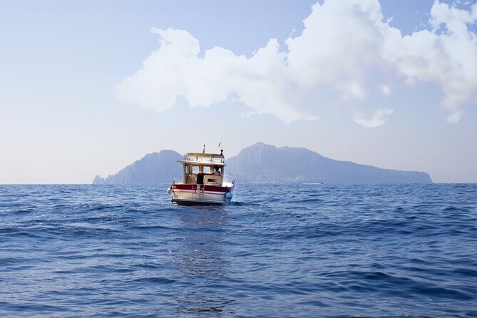 Private tour with fishing, tour of Capri and lunch on board - FAQs  
