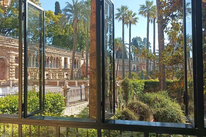 Private Tour with Local Guide to know the Seville Essential - Barrio Santa Cruz