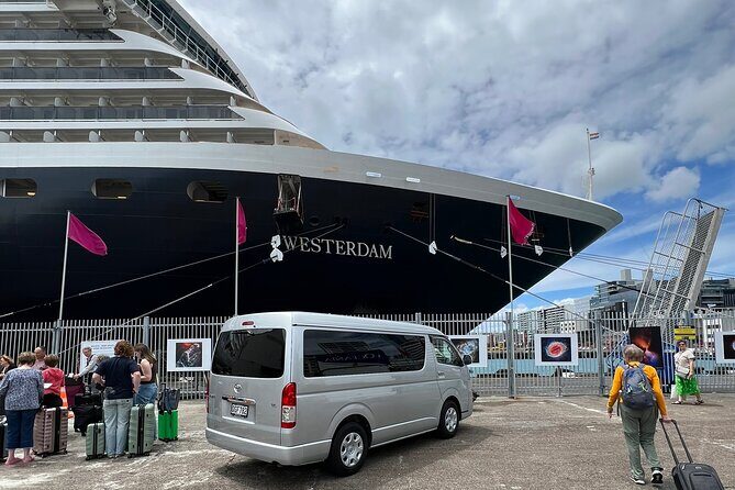 Private Transfer From Auckland Airport To Piha Beach - Who Is This Service Best For?