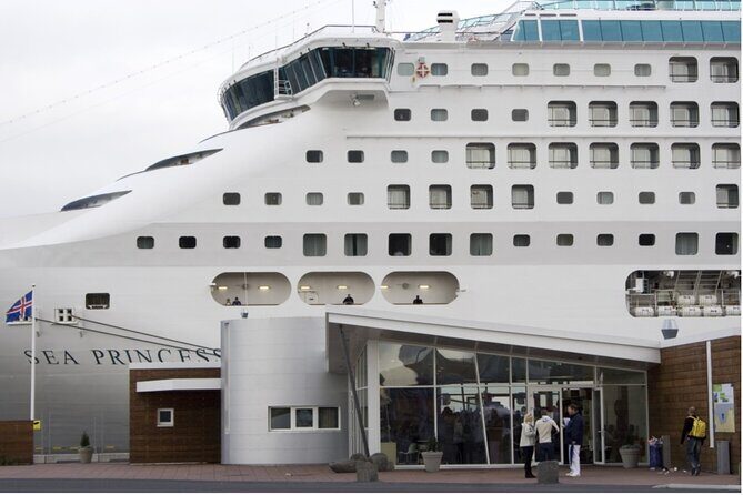 Private Transfer from Cruise Ship Port to Keflavik Int. Airport - The Booking Experience