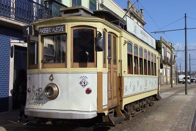 Private Transfer from Porto airport to Porto city, or Porto city to airport - Additional Comfort and Support