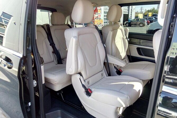 Private Transfer from Prague Airport to Prague City Hotels 1 - 7 pax - Who Is This Transfer Perfect For?