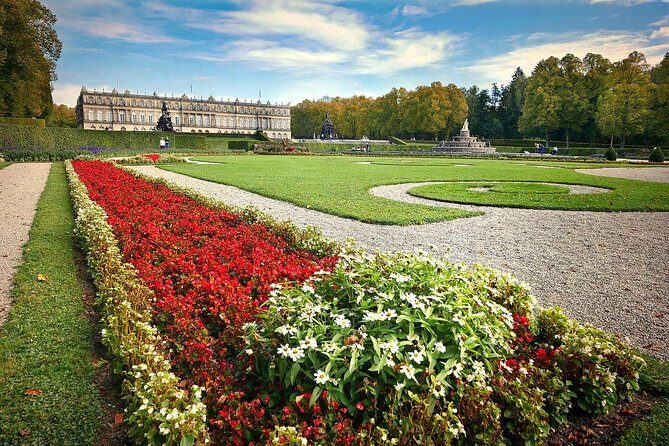 Private Transfer from Vienna to Munich with 2 hours for sightseeing - FAQs