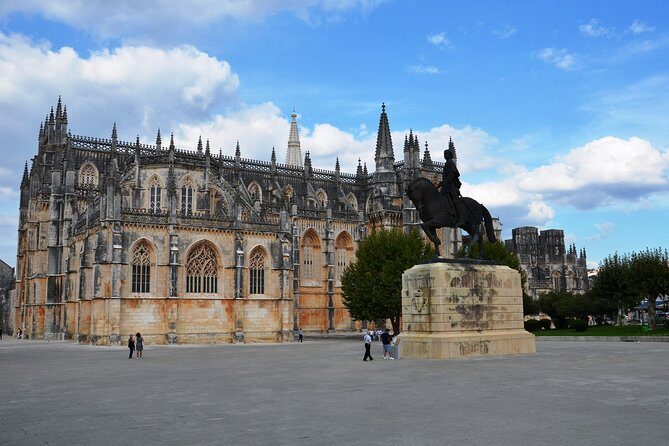 Private Transfer Lisbon-Porto with 2 (two) visits - The Sum Up  