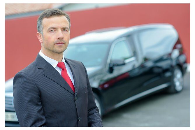 Private transfer to Southampton with a stop at Stonehenge - The Itinerary in Detail: What to Expect