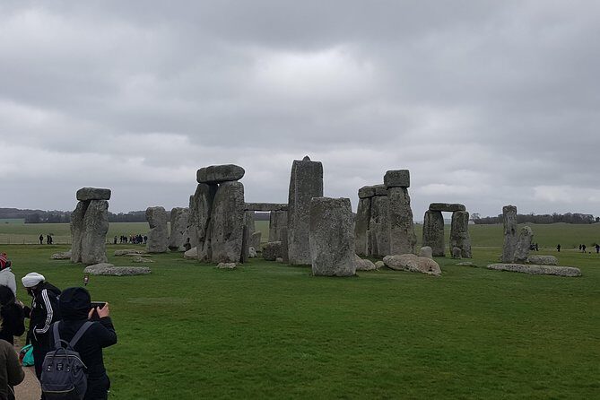 Private transfer to Southampton with a stop at Stonehenge - The Sum Up