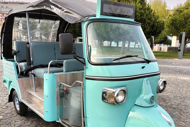 Private Tuk Tuk Tour 1h30 to Lisbon - Key Points