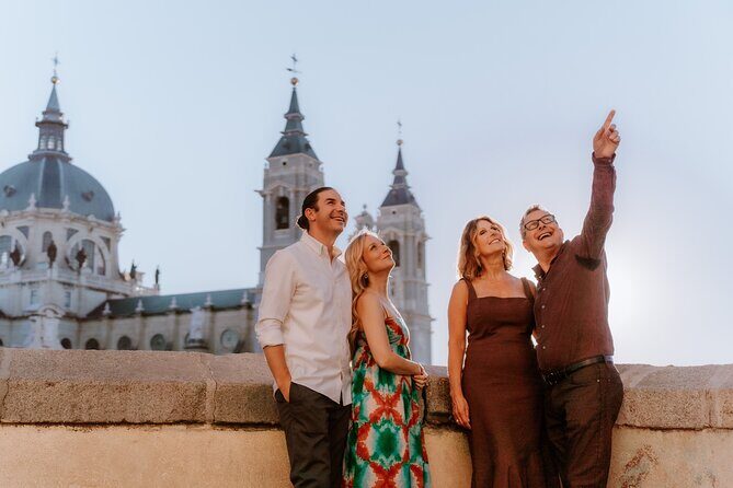 Private Vacation Photoshoot with Photographer in Madrid - Key Points