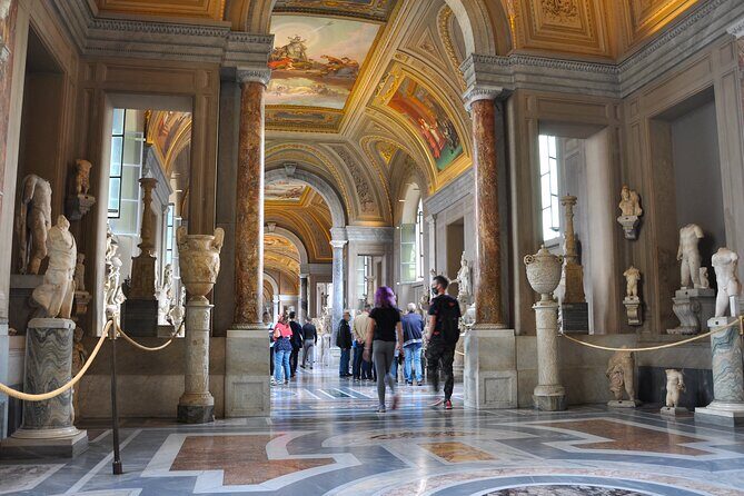PRIVATE Vatican, Sistine Chapel & St. Peter's Basilica (shortcut) - In The Sum Up
