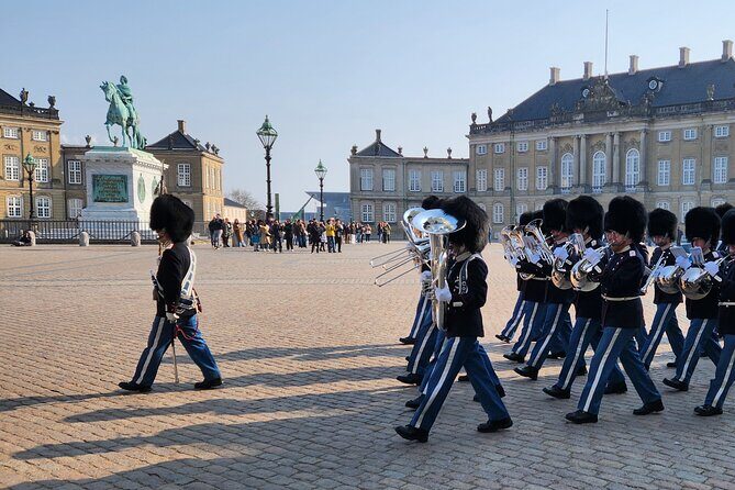 Private Walk & Canal Tour: Highlights + Changing of the Guards - The Itinerary in Detail: What to Expect