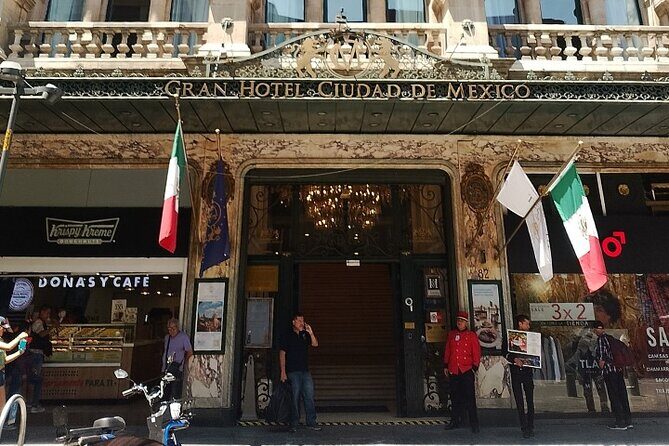 Private walk CDMX Historic Center + Museums + Tacos + Metro - Authenticity and Local Insights