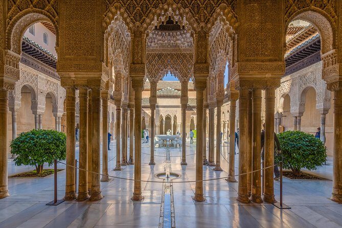 Private walking tour of Alhambra and Granada City Center - Key Points