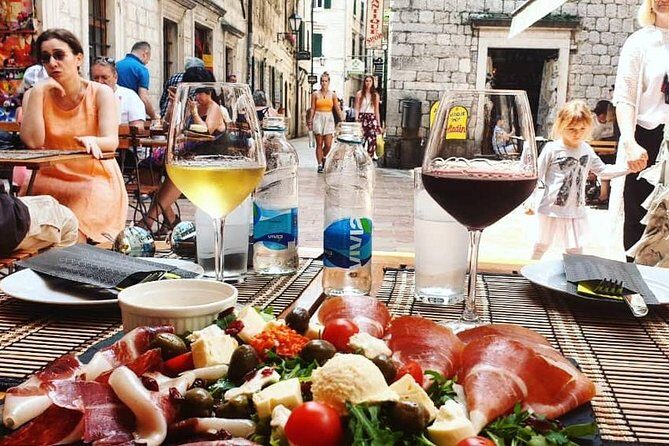 Private Walking tour with Wine and Food - The Itinerary in Detail