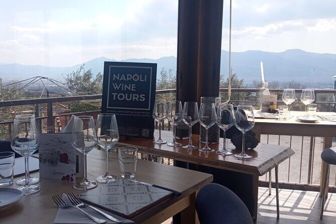 Private Wine Tour,lunch,8 wines, dedicated sommelier and trasport - Key Points