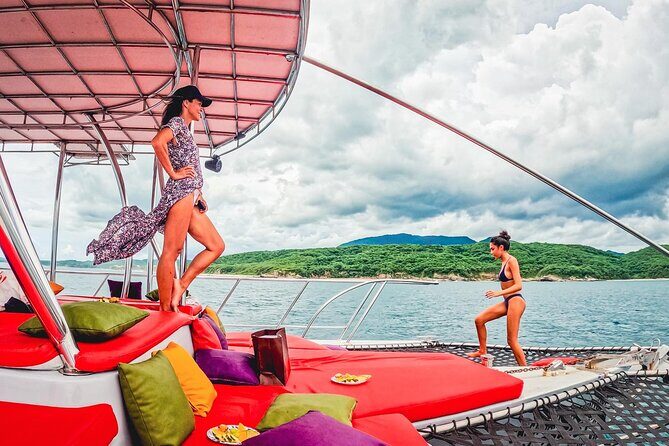 Private Yacht Charter ChicaFUN 3 Waterslides All Inclusive - FAQ