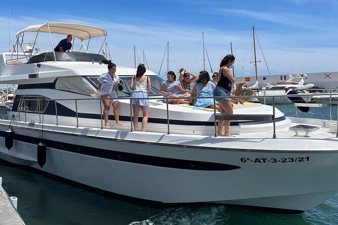 Private Yacht Sailing along the Marbella Coast - An In-Depth Look at the Marbella Yacht Tour