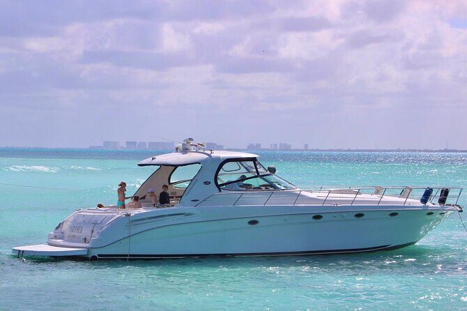 Private Yacht SEARAY SUNDANCER 60ft up to 20 pax 23P1 - What Makes This Yacht Experience Stand Out?