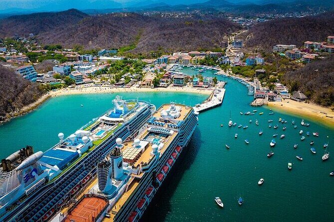 Private Yacht Tour of the Bays of Huatulco - First Impressions: Setting the Scene in Huatulco