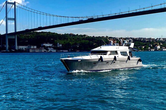 Private Yacht Voyage : Music, Wine & Snacks for Groups - FAQ