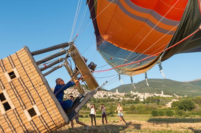 Professional hot air balloon rides at Assisi, Trasimeno in Umbria - The Post-Flight Breakfast and Wine Tasting