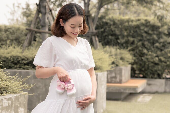 Professional Maternity Photoshoot in Melbourne - A Closer Look at the Experience