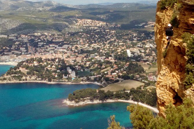 Provence wonders from the port of Marseille - An Introduction to the Tour