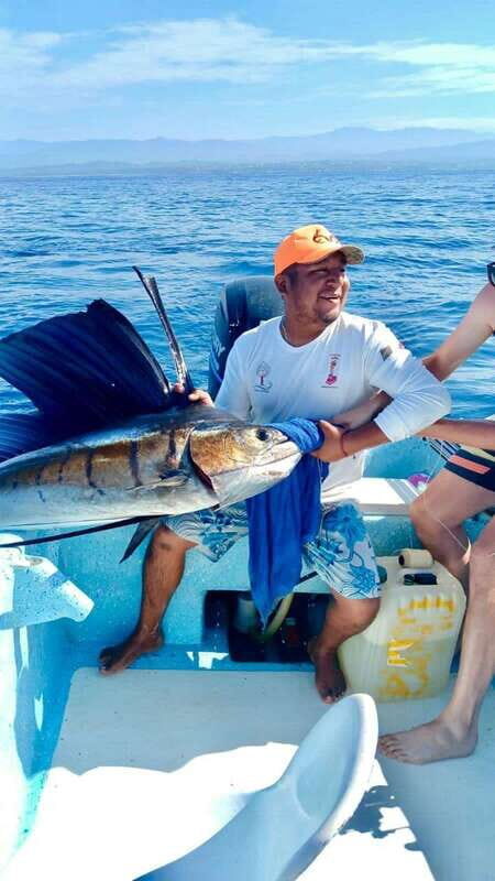 Puerto Escondido: Fishing Boat Trip with Buffet Lunch - Key Points