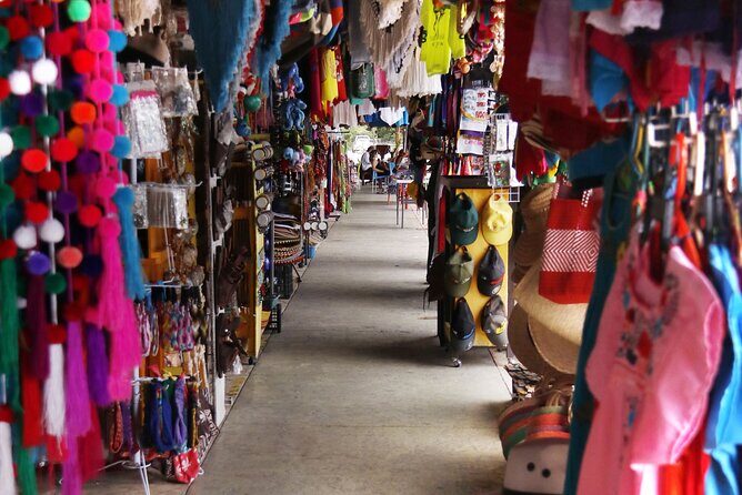 Puerto Morelos City & Taco Tour with Tequila Tasting from Cancun - Stop 2: Mercado de Artesanias Puerto Morelos