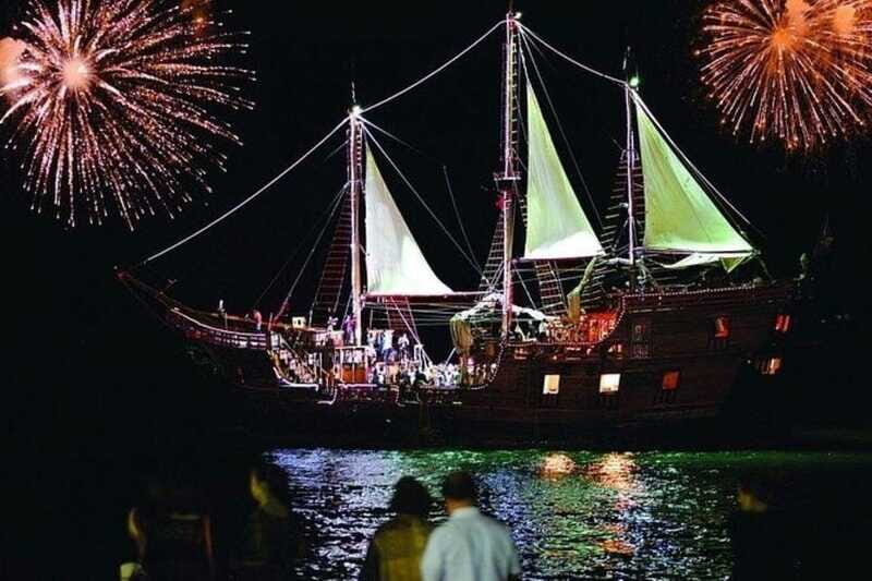 Puerto Vallarta: Fireworks and Dinner on the Bay - Comparing It With Similar Experiences