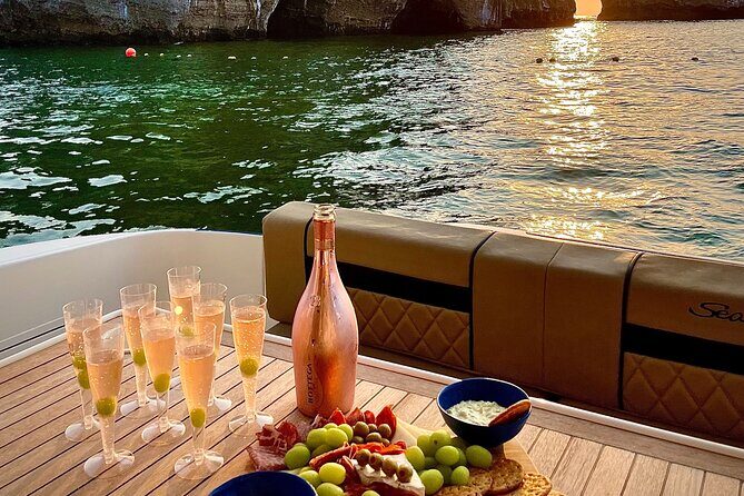 Puerto Vallarta: Luxury Yacht Sunset Cruise with open bar - An Overview of the Experience