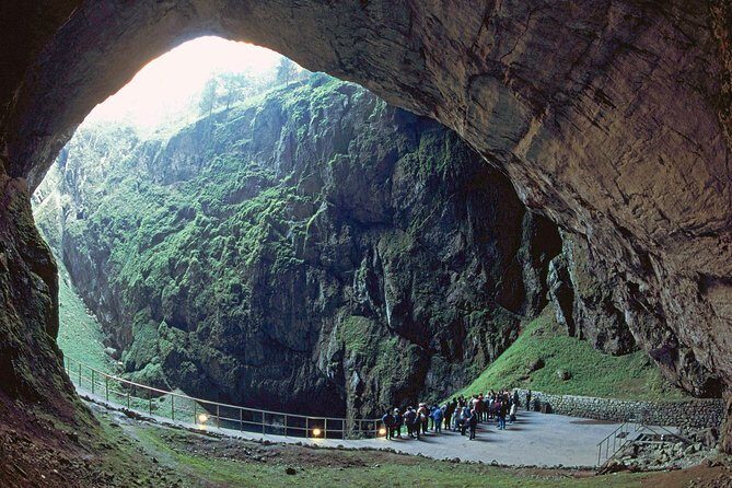 PUNKVA CAVES, ABYSS and PERNSTEJN CASTLE =only from Apr to Sep - Additional Stops and Notes