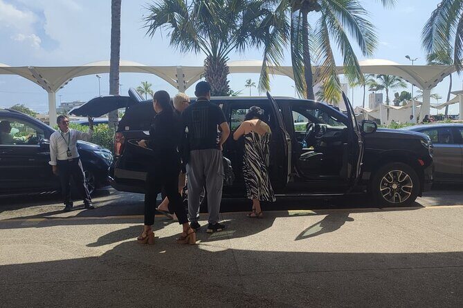 PVR VIP Round trip transfers Airport - Old part of Town - Airport - The Value for Money