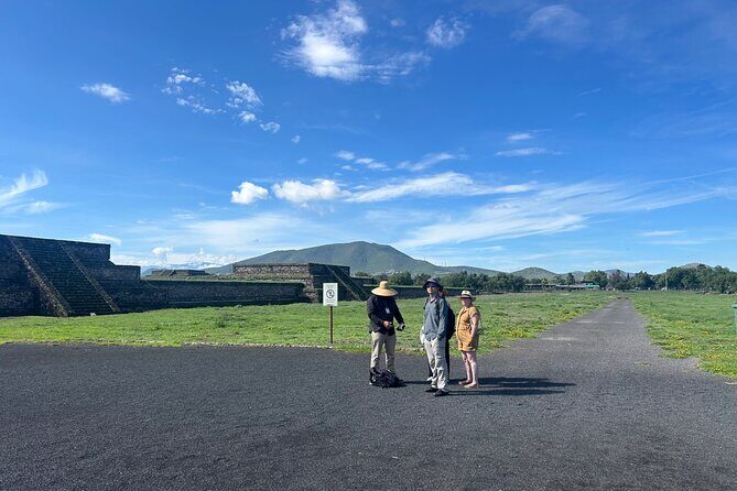 Pyramids of Teotihuacan with gastronomic and cultural experience. - FAQs