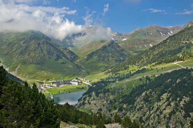 Pyrenees & Medieval Towns Small Group Tour from Barcelona - Key Points