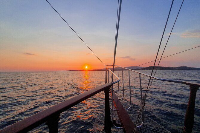 Queen Bee Sunset Cruise with Swim Stops and Dinner - The Itinerary: What to Expect