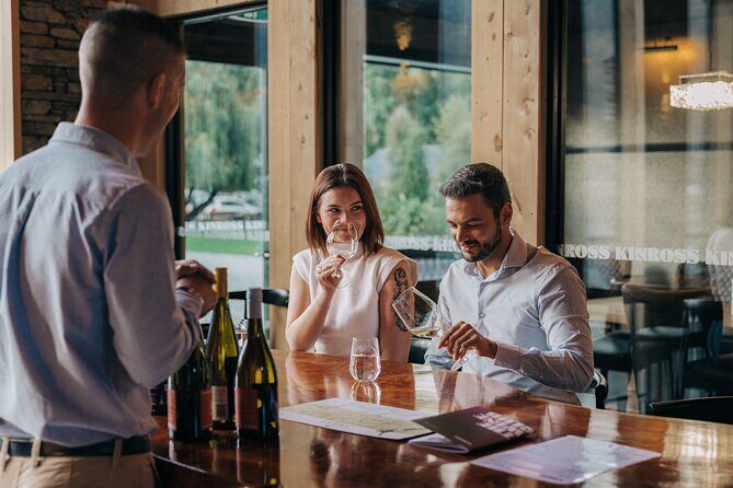 Queenstown Wine & Food Tour: Scenery, Tastings & Delicious Lunch! - Transport and Group Experience