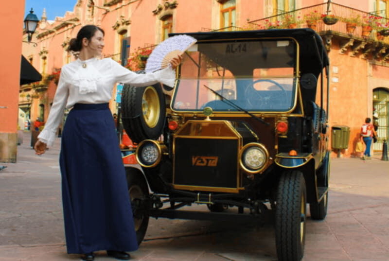 Querétaro: Unveiling Colonial Grandeur and Cultural Riches - The Guide: Knowledgeable and Engaging