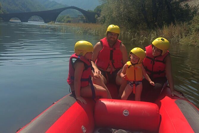 Rafting activity with family in Lucca - Key Points