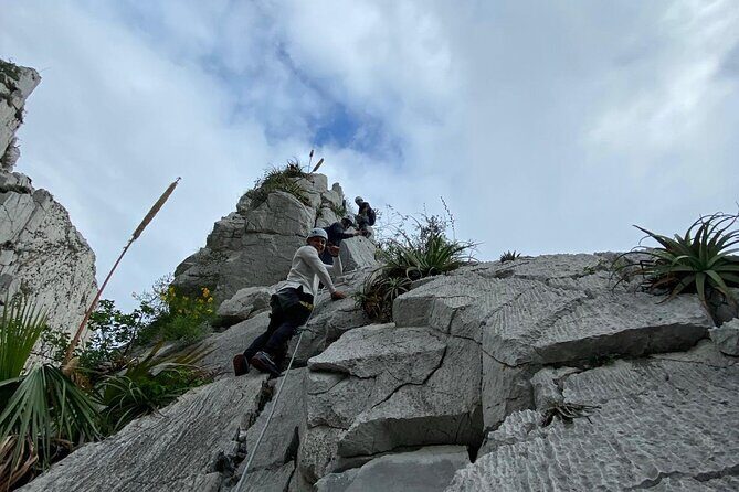 Rappels in Pico Licos with certified guides - What You Can Expect on the Pico Licos Rappels Tour